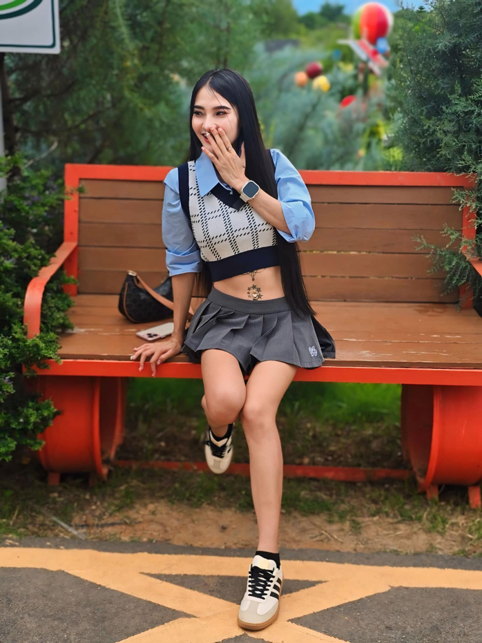หญิง สายสมร Nongying พริตตี้ สาวสวย สักลาย ลีลา ยั่วยวน หุ่นแซ่บ อกสะบึ้ม